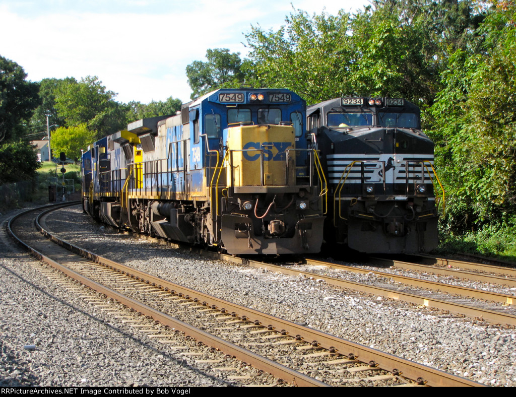 CSX 7549 and NS 9234